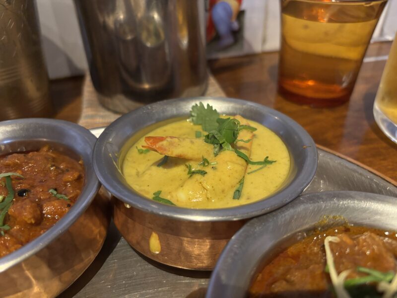 三軒茶屋「シバカリーワラ」香りで満たされる隠れ家スパイス体験！南インド×北インドのワンプレートランチ | ほろ酔い散歩